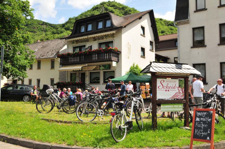 Pension & Ferienwohnungen Scheid | in Kestert